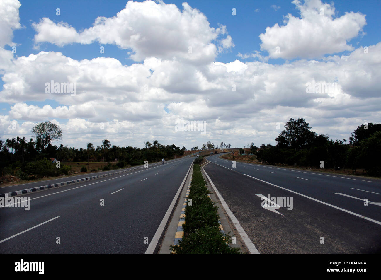 National highway No 7. Salem to Bangalore stretch Stock Photo - Alamy