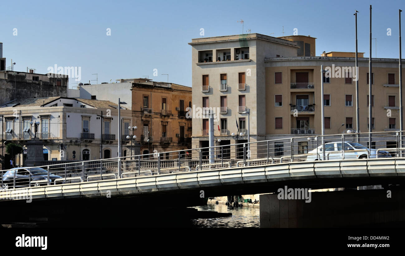 The new Ortigia bridge, Syracuse. Sicily, Italy Stock Photo - Alamy