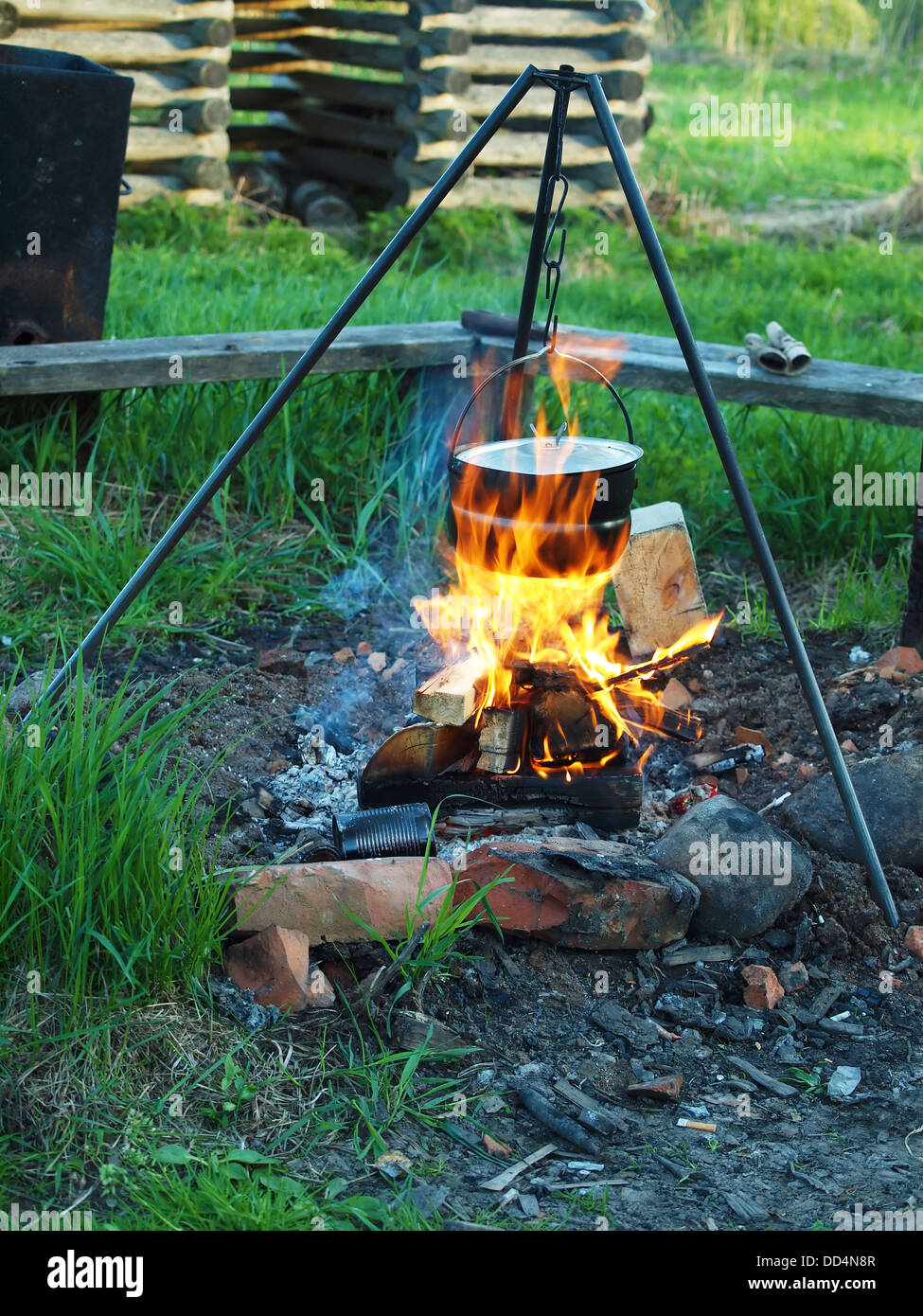 Traditional campfire cooking Stock Photo - Alamy
