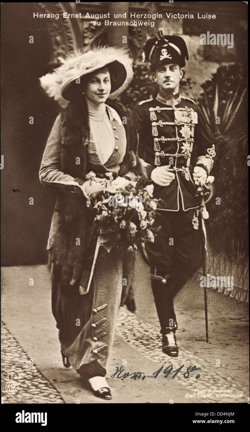 Foto Ak Herzog Ernst August zu Braunschweig Lüneburg, Husar, Ehefrau ...