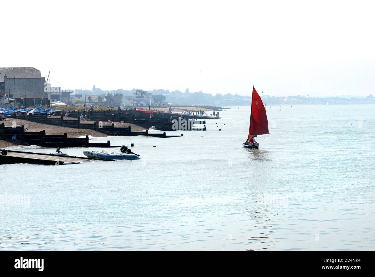 Whitstable, Kent, England, UK. Sailing dingy / groynes on the beach ...
