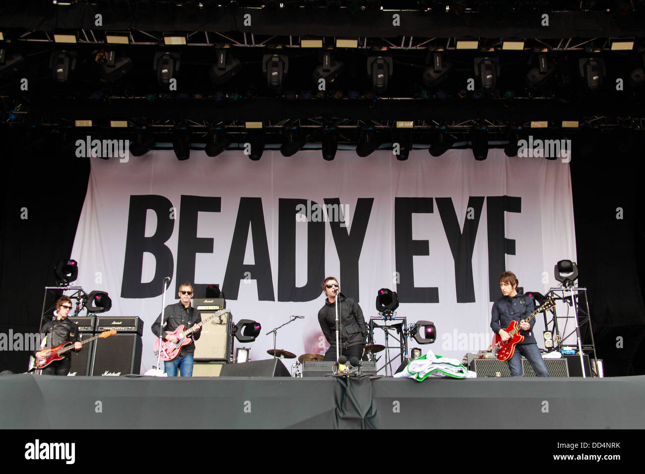 Liam Gallagher's (Oasis) new band Beady Eye performing at the ...