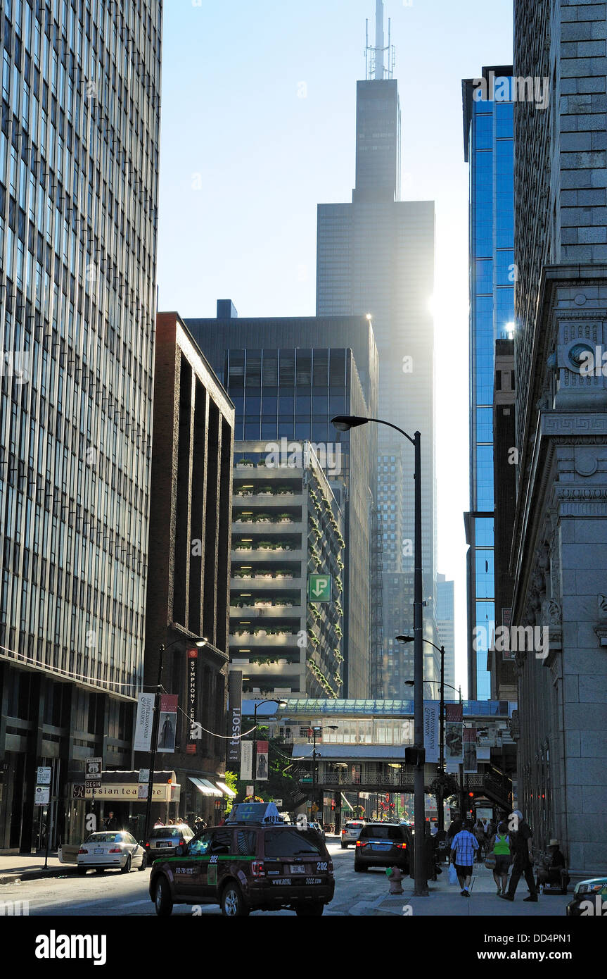View looking up West Adams Street in downtown Chicago at the (Sears ...
