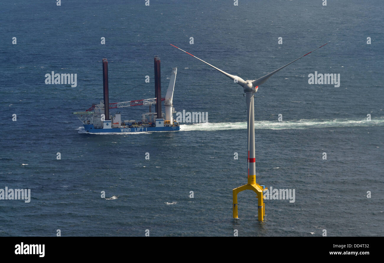 Special ship 'Windlift I' drives past a wind wheel in Windpark Bard ...