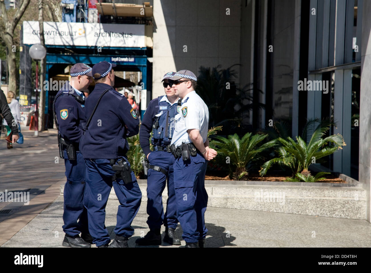 Police officers talking hi-res stock photography and images - Alamy