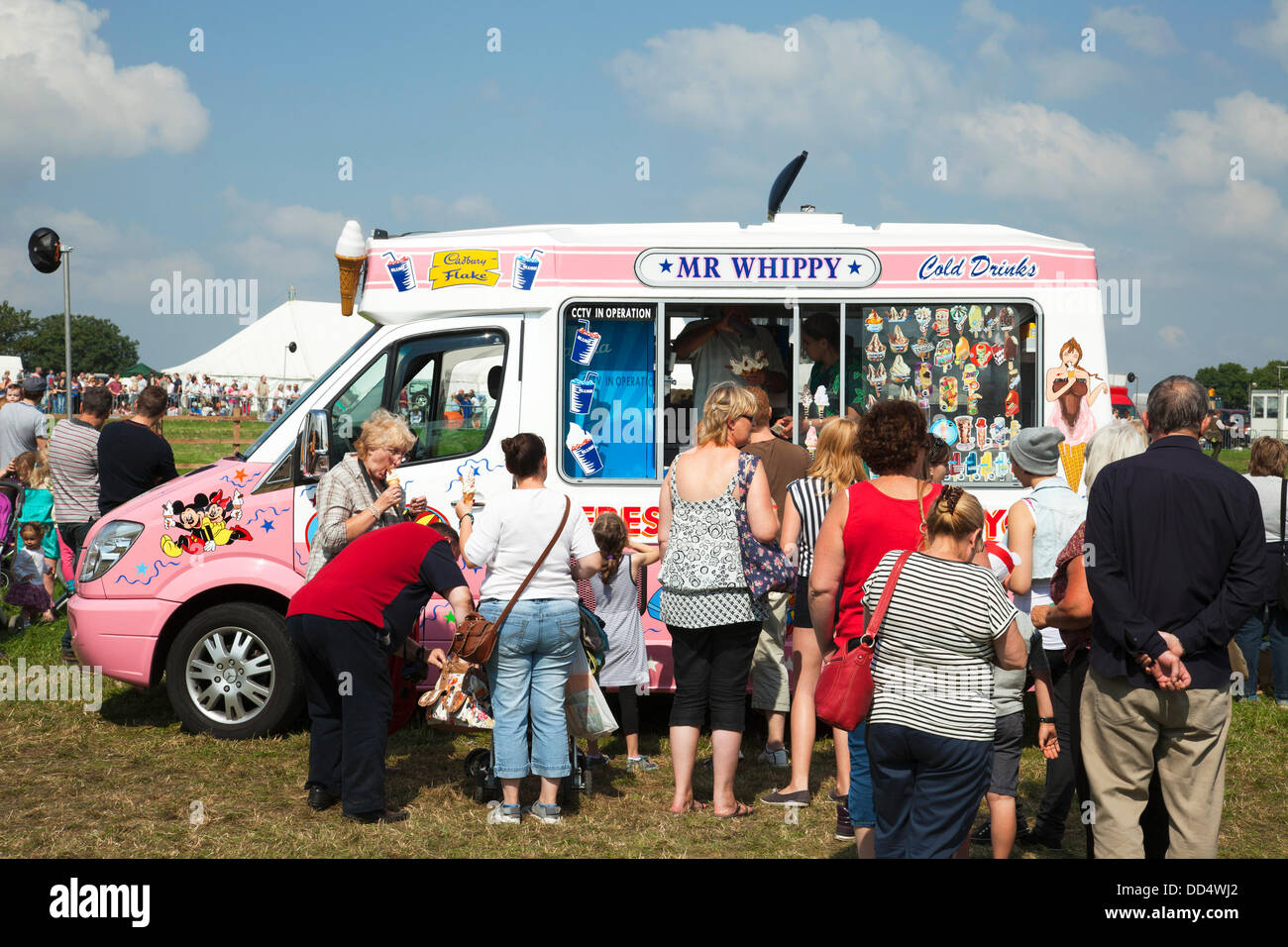 Ice cream van and queue of children hi-res stock photography and images ...