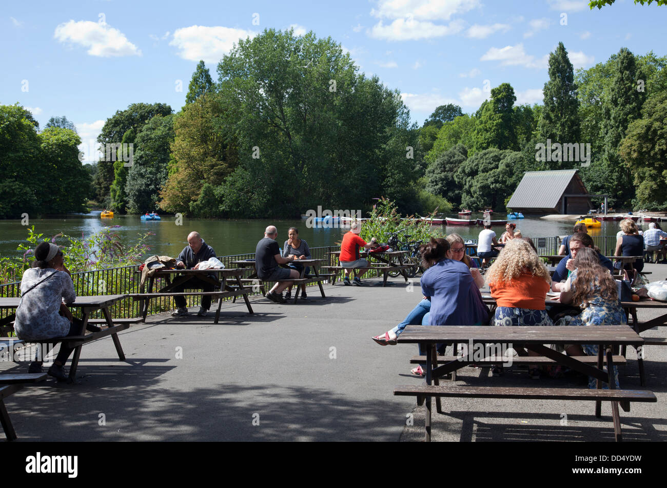 People in pond boating hi-res stock photography and images - Alamy
