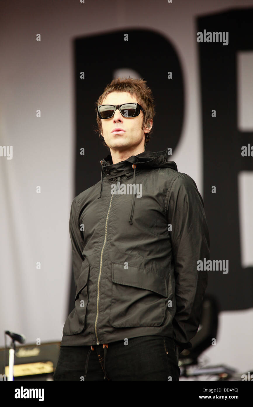 Beady eye 2013 hi-res stock photography and images - Alamy