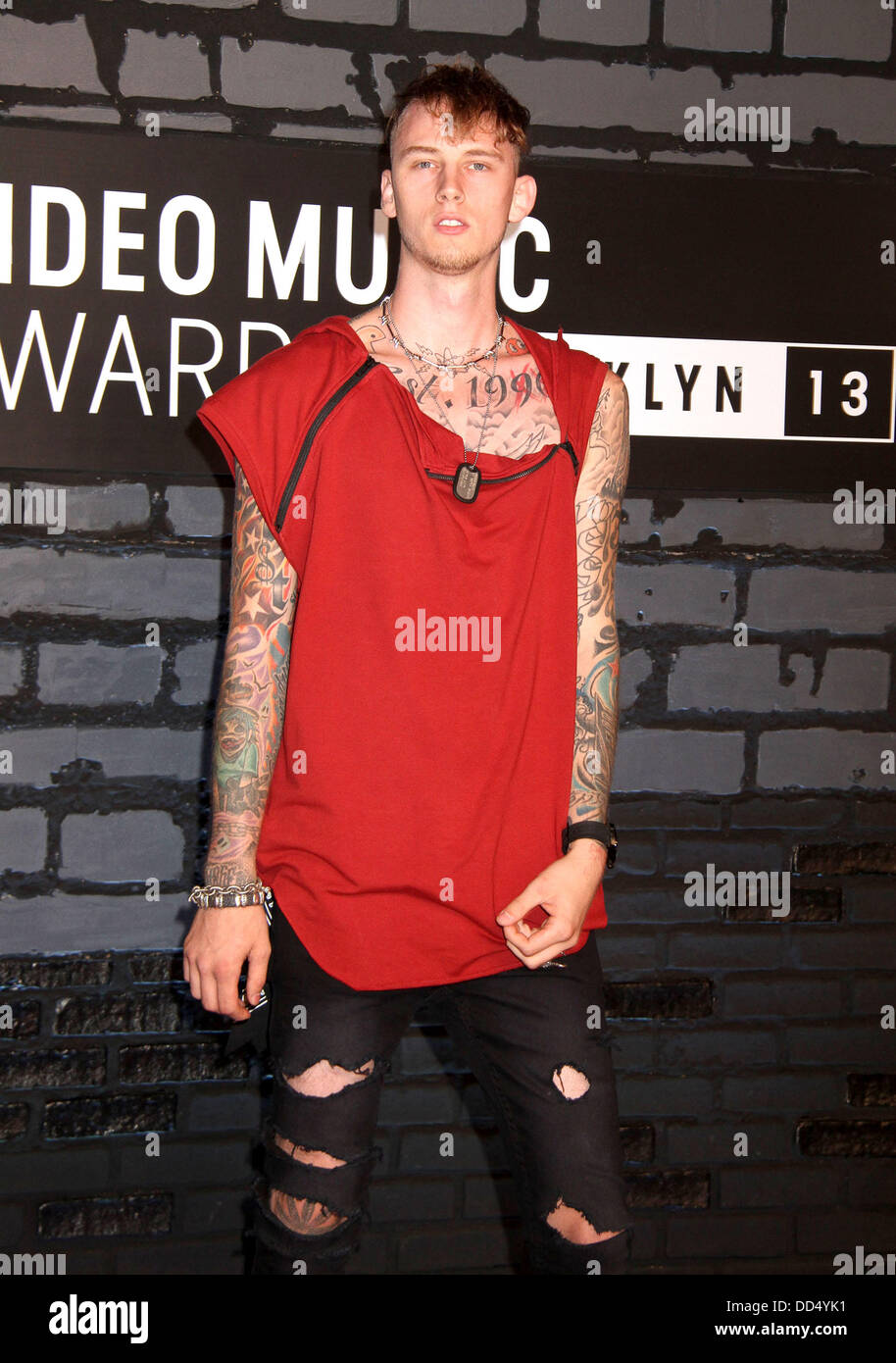 Rapper machine gun kelly attends hi-res stock photography and images ...