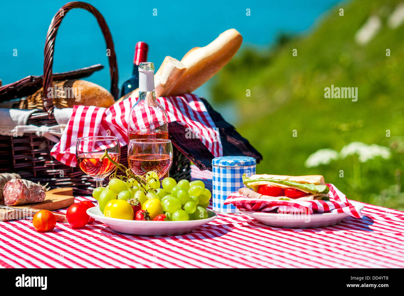Summer picnic lake food hi-res stock photography and images - Alamy
