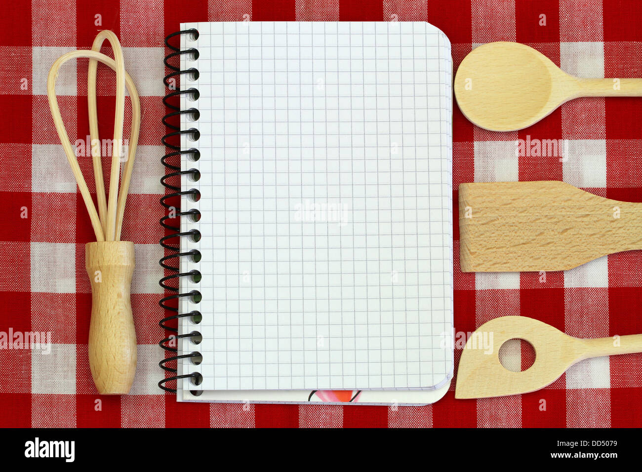 Red and white checkered paper hi-res stock photography and images - Alamy