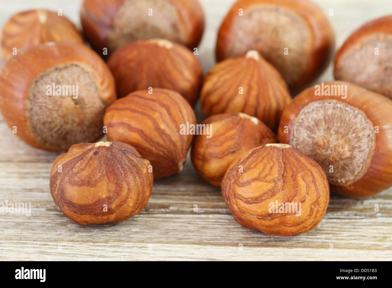 Hazelnuts with and without shell, close up Stock Photo - Alamy