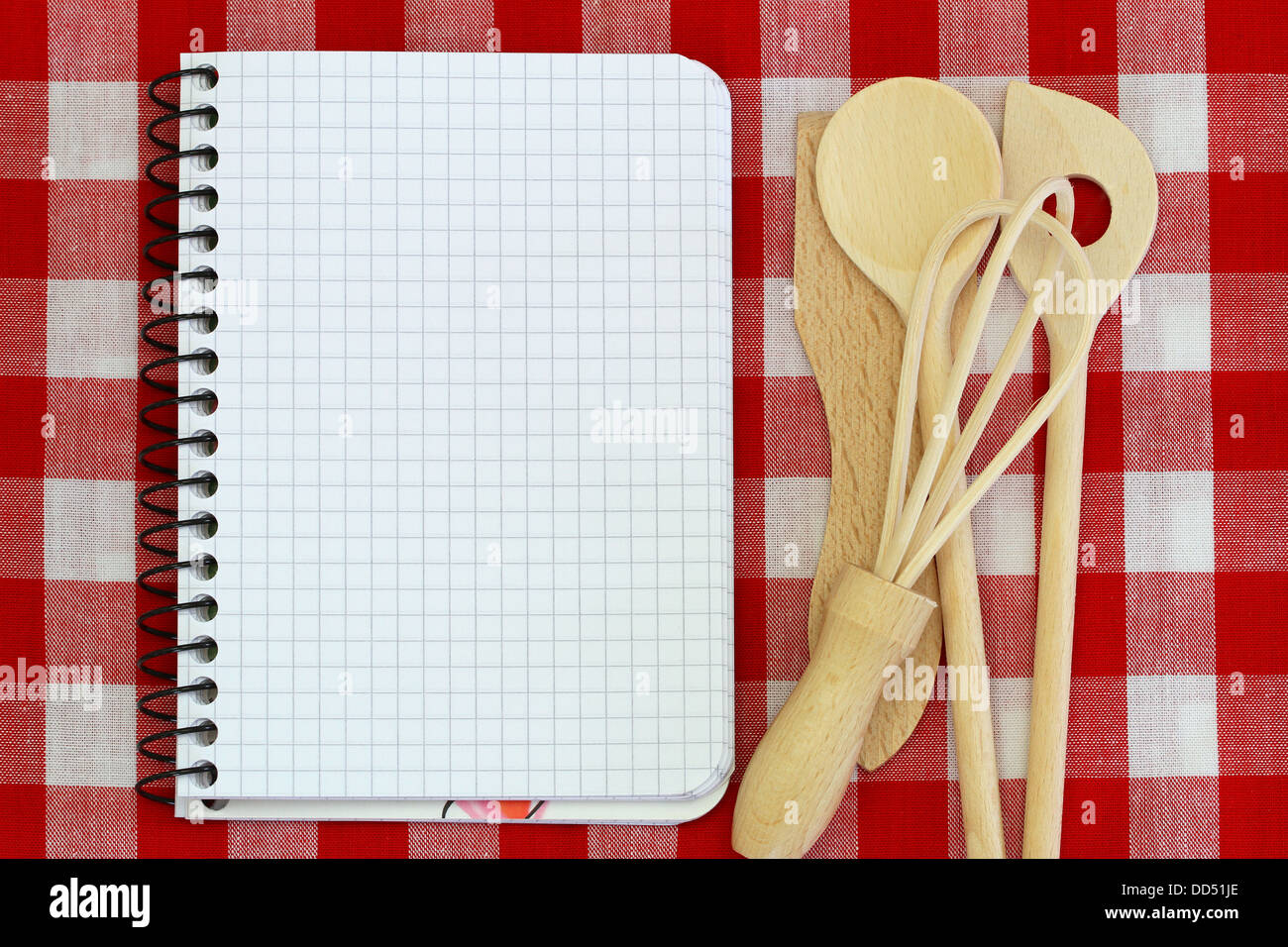 Red and white checkered paper hi-res stock photography and images - Alamy