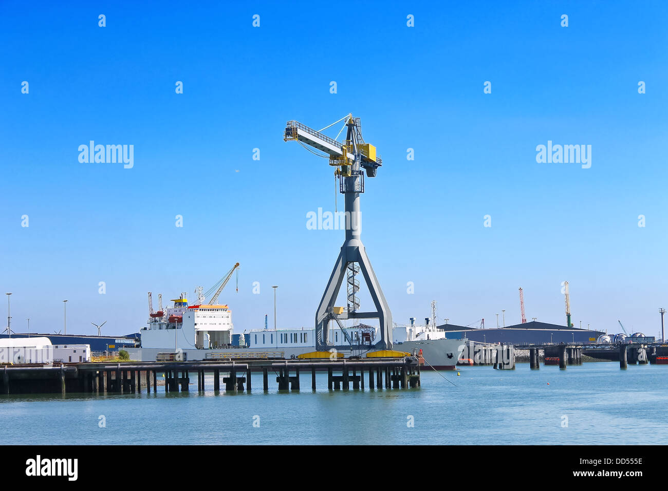 Shipyard shipbuilding crane hi-res stock photography and images - Alamy