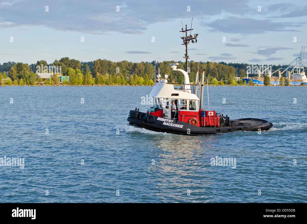 Tugboat on the Fraser River in New Westminster, British Columbia ...
