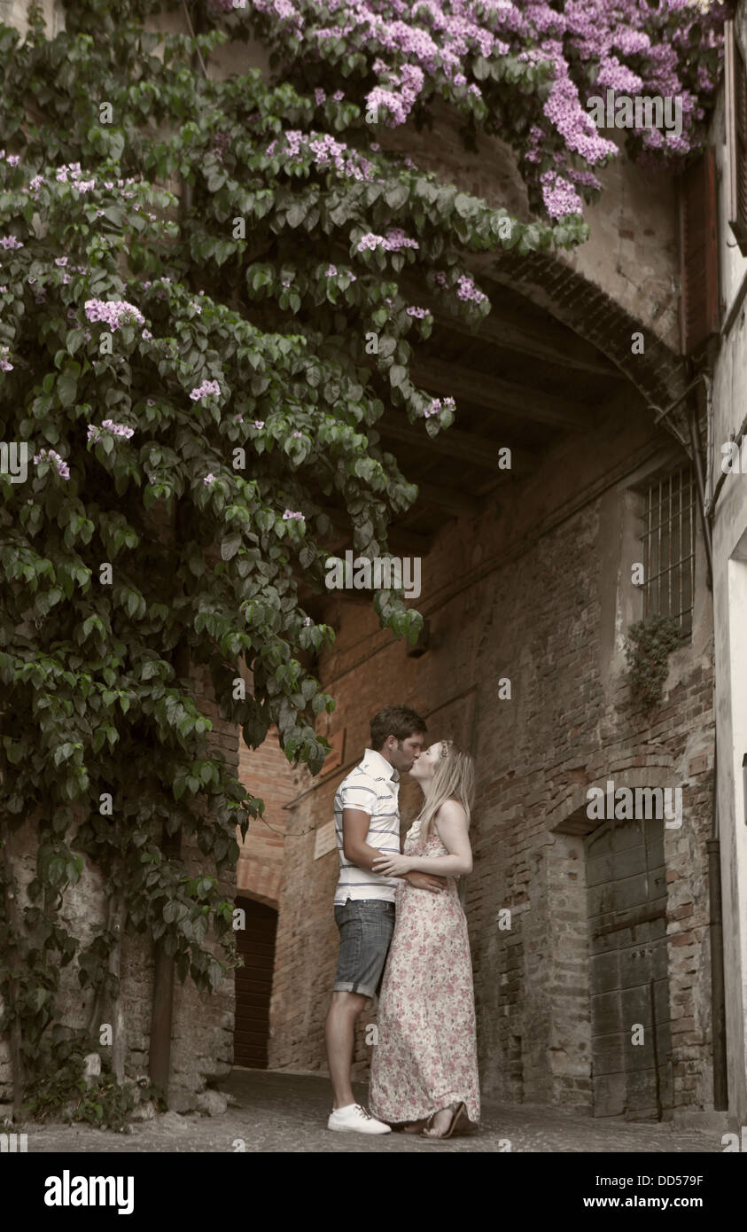 Kissing couple in the country hi-res stock photography and images - Alamy