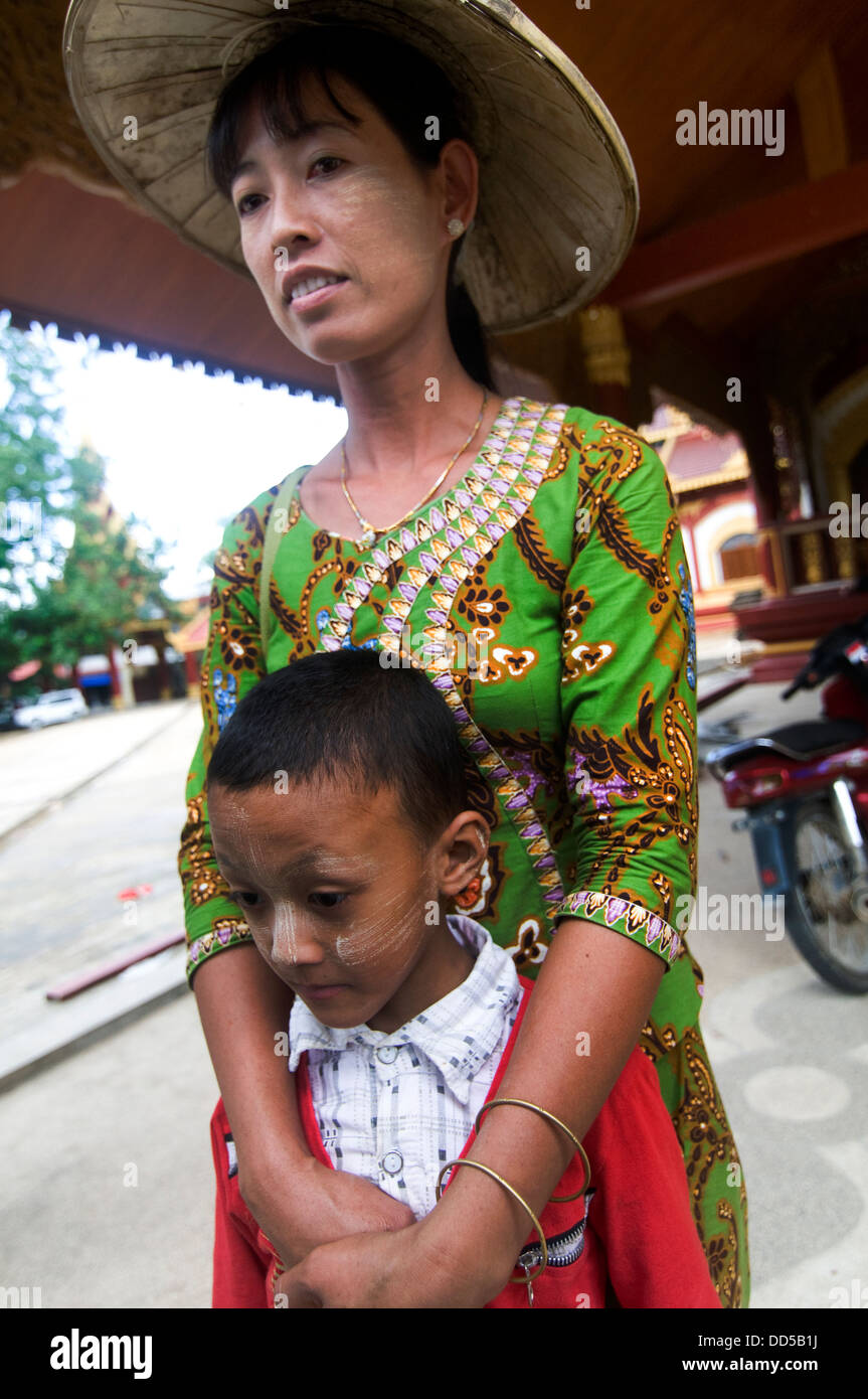 A Shan woman holding her son Stock Photo - Alamy