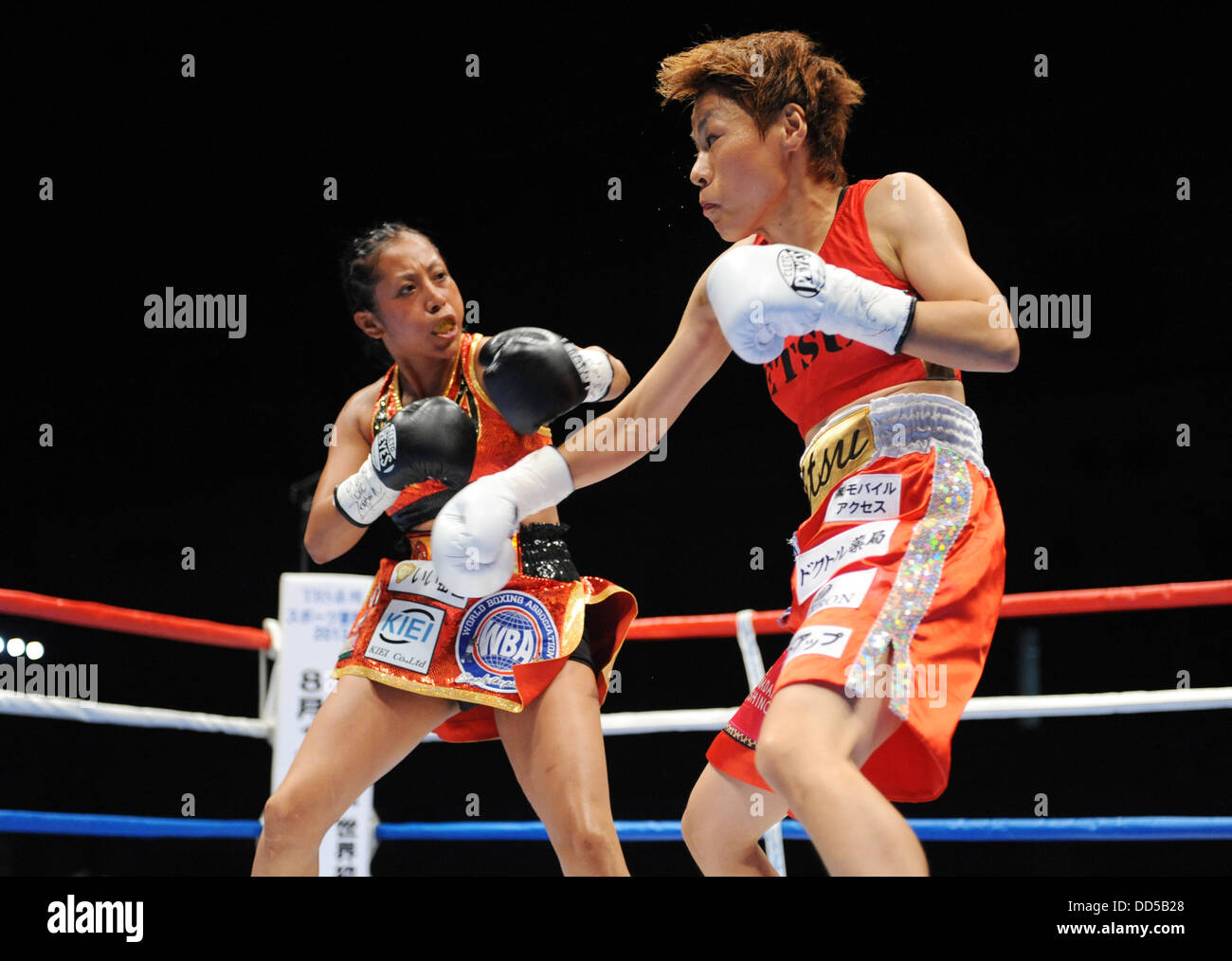 (L-R) Anabel Ortiz (MEX), Etsuko Tada (JPN), JULY 23, 2013 - Boxing : Etsuko Tada of Japan in ...