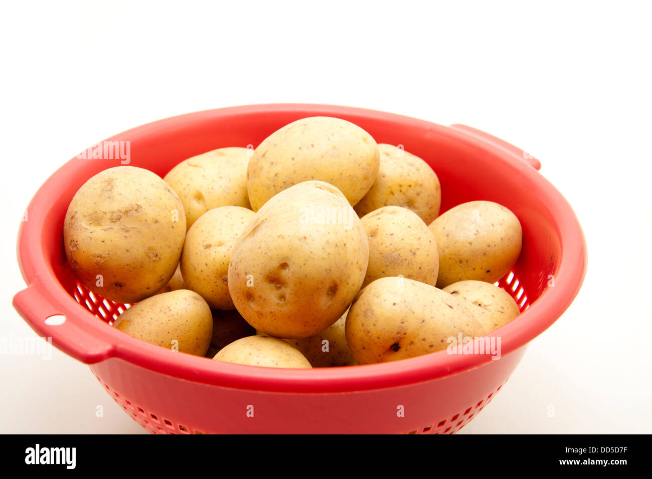 Potatoes in kitchen sieve Stock Photo - Alamy
