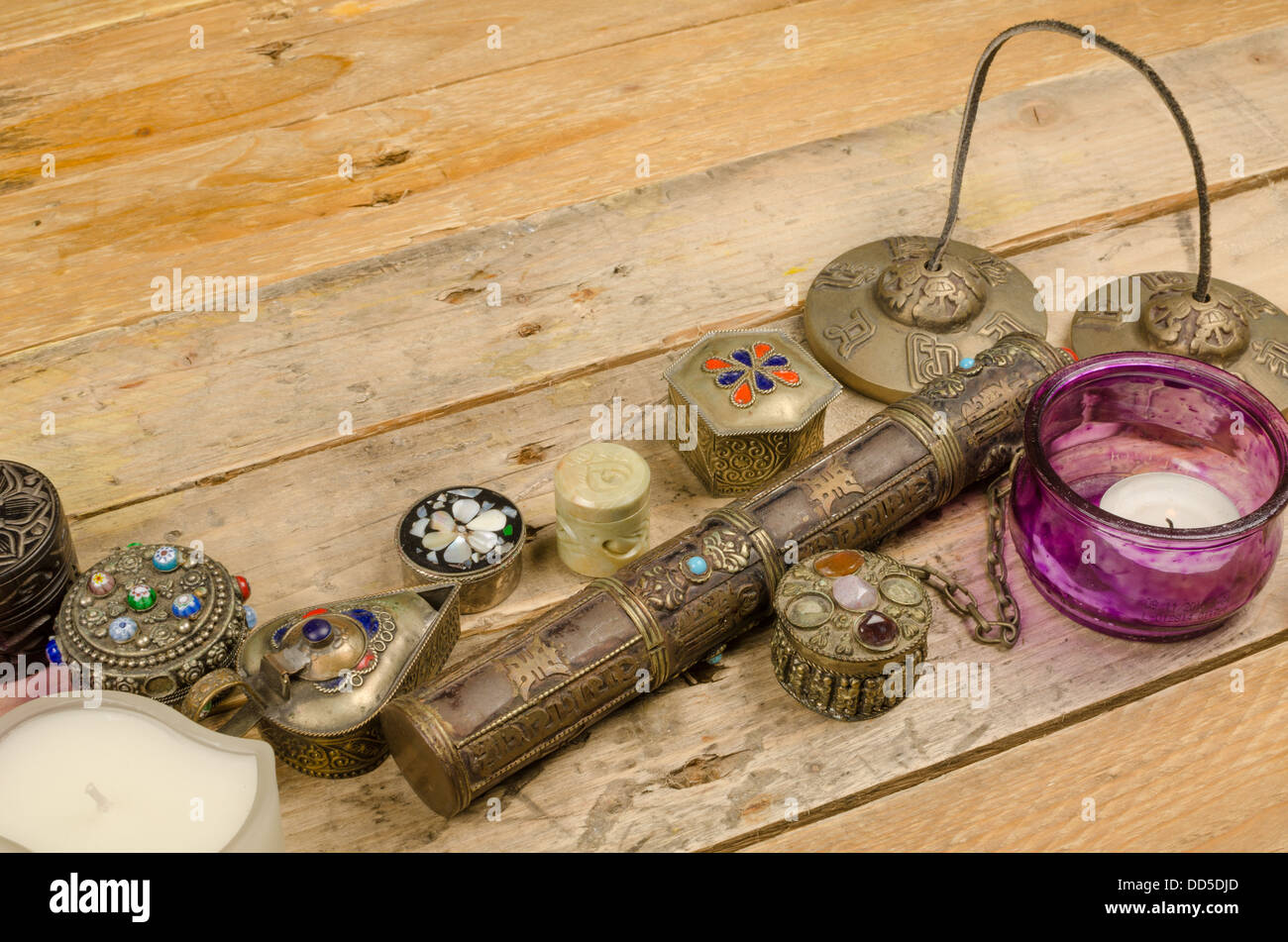 Trinkets oriental background hi-res stock photography and images - Alamy