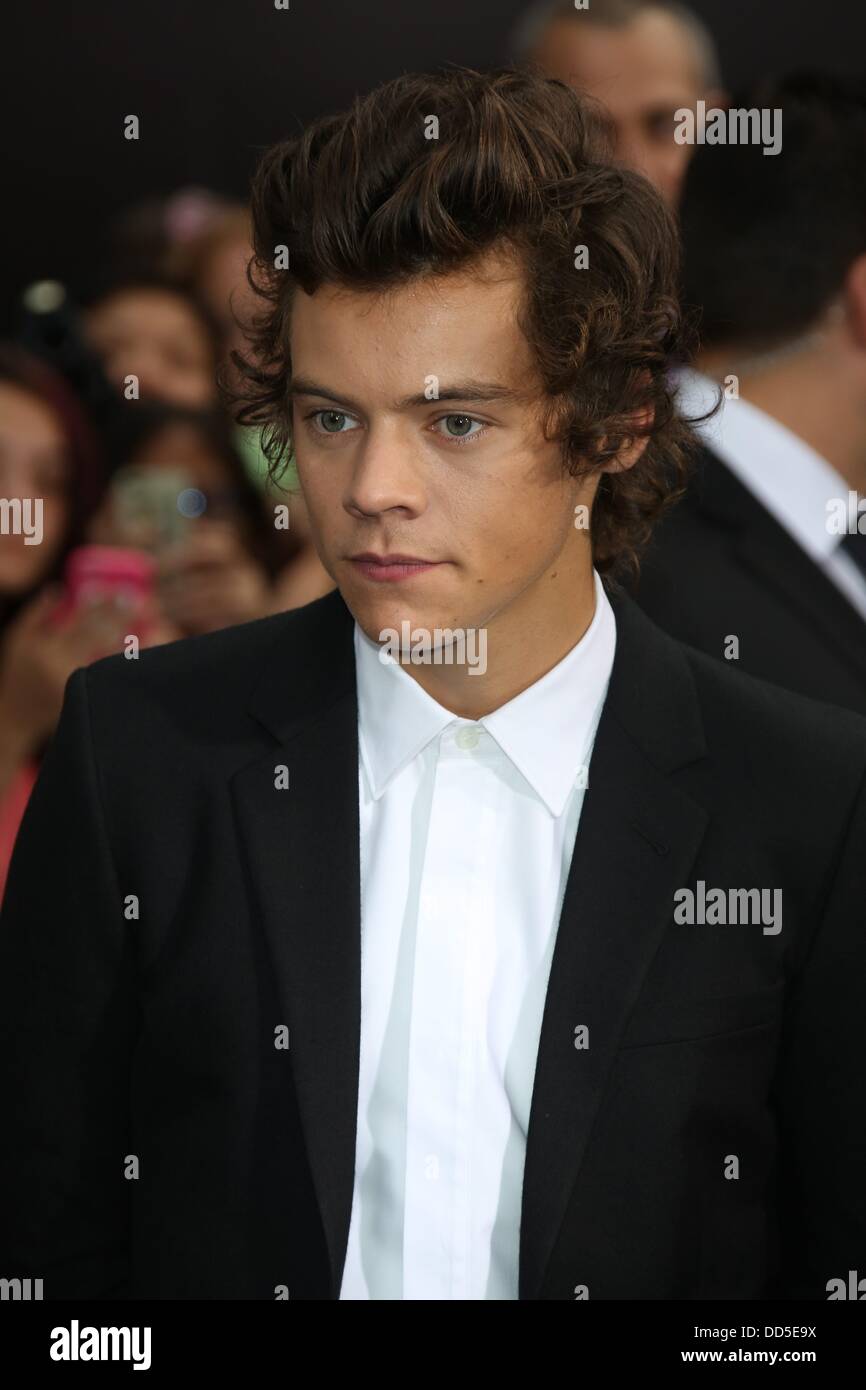 British singer harry styles band hi-res stock photography and images ...