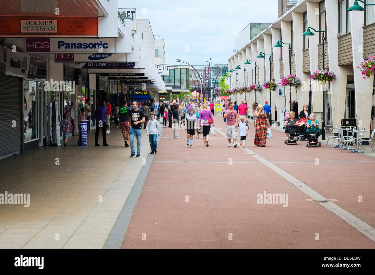 Shoppers in Basildon Town Centre Stock Photo - Alamy