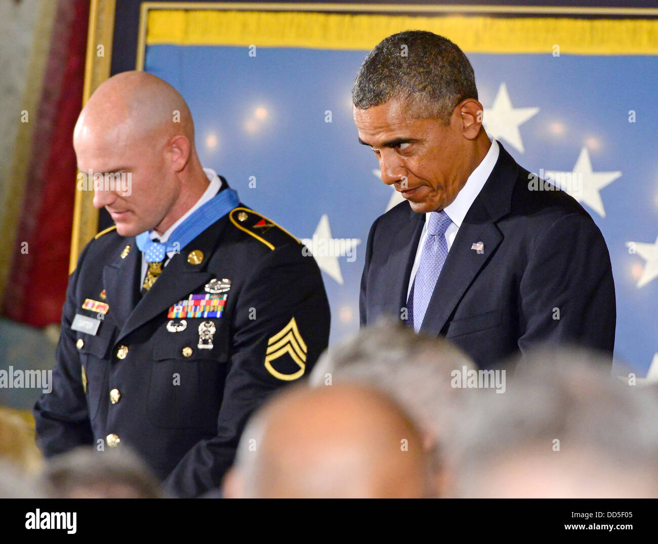 Us troop prayer hi-res stock photography and images - Alamy
