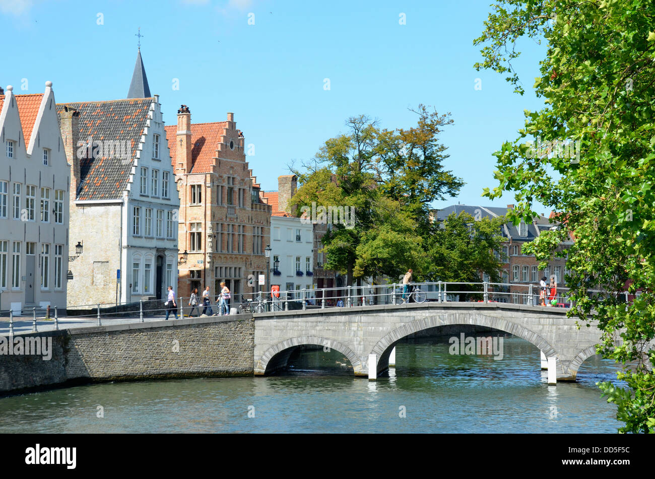 Pretty buildings and bridge, Bruges, Belgium Stock Photo - Alamy