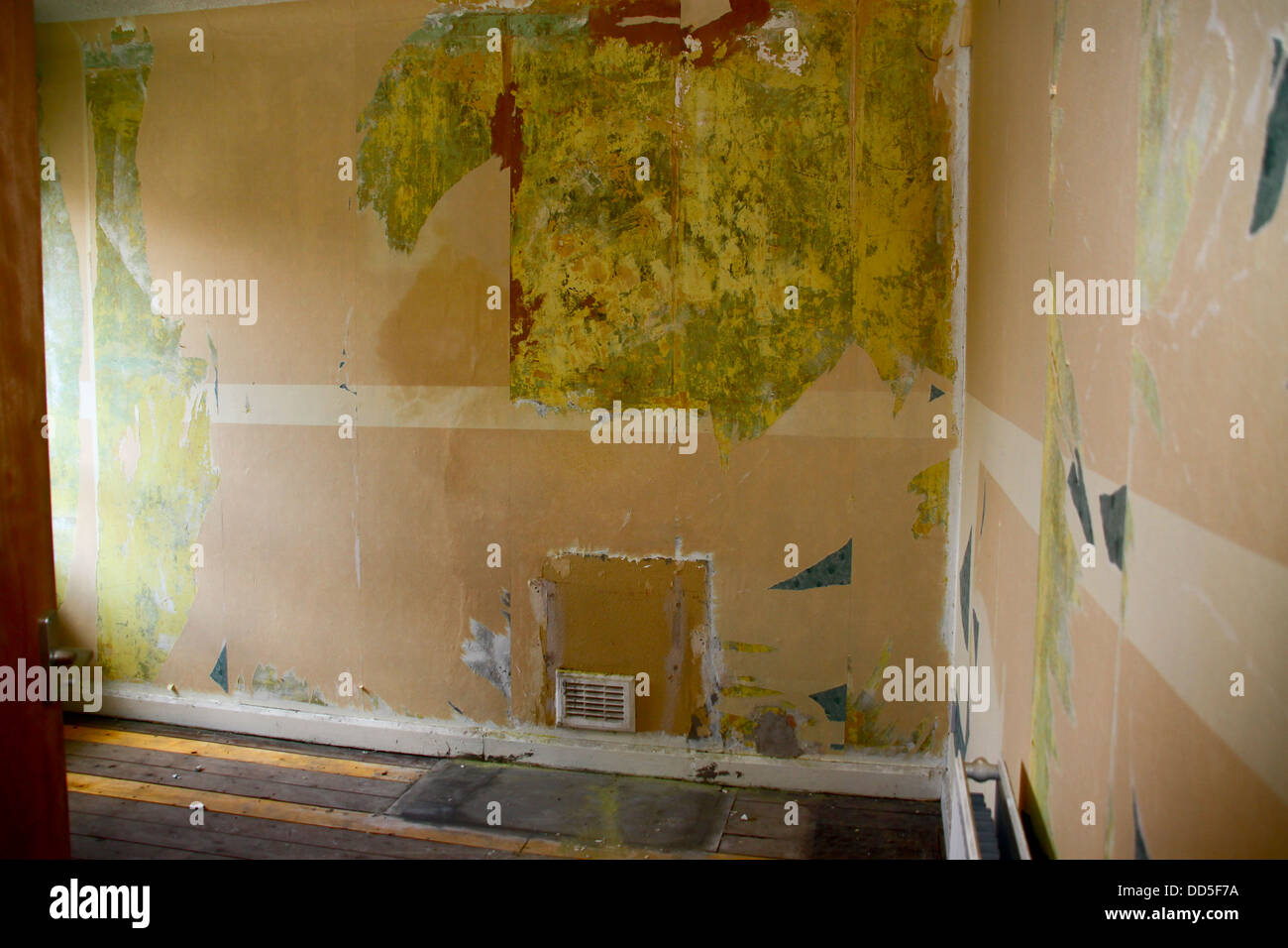 Empty room in old house needing re-decoration Stock Photo - Alamy