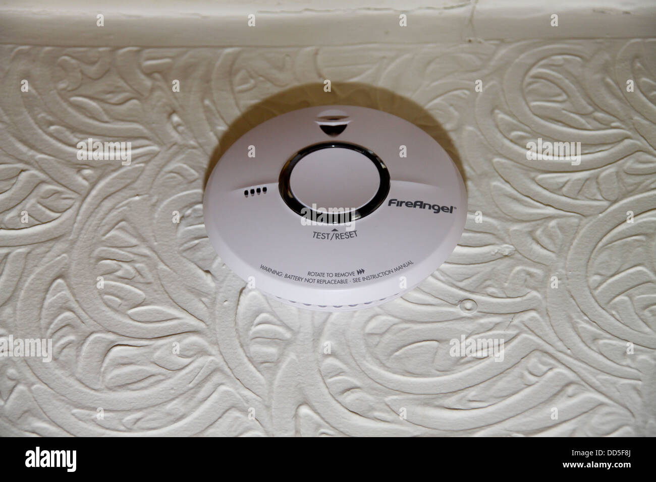 Ceiling mounted domestic smoke detector Stock Photo - Alamy