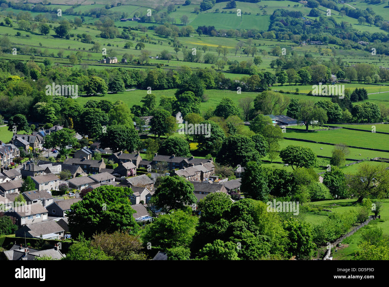 Castleton village merging with the Derbyshire countryside England uk ...