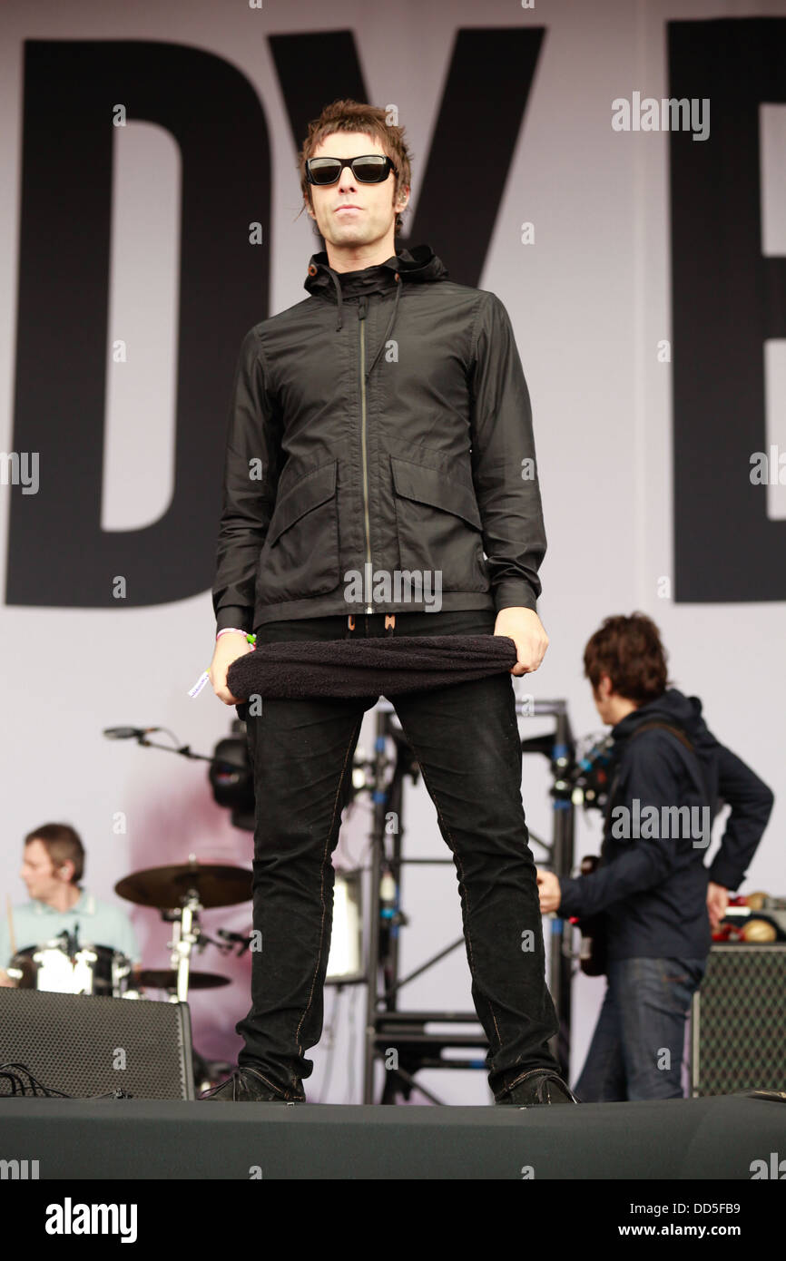 Oasis singer hi-res stock photography and images - Alamy