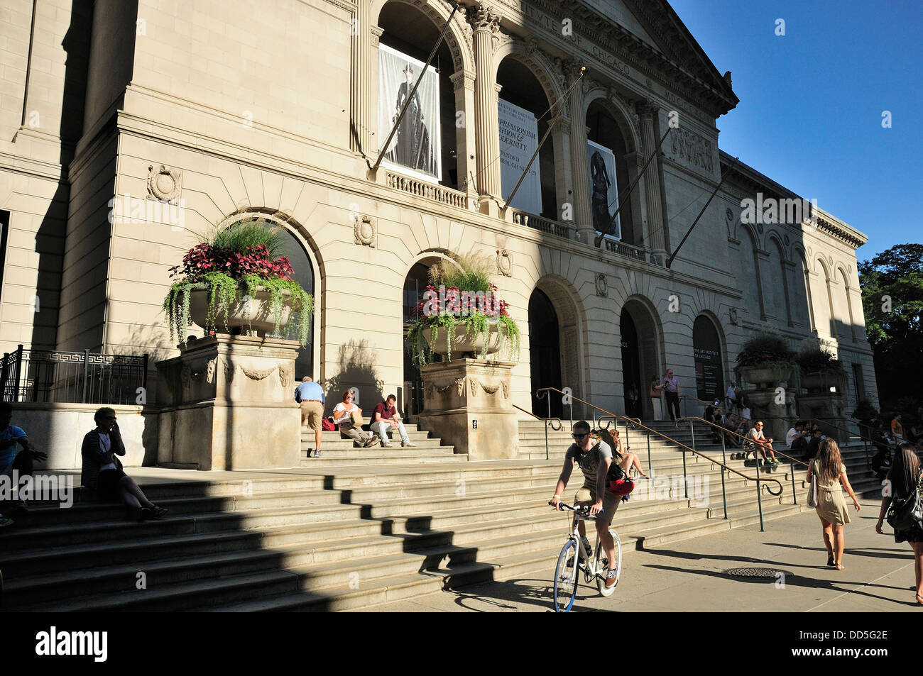 Front entrance to the Art Institute of Chicago Stock Photo - Alamy