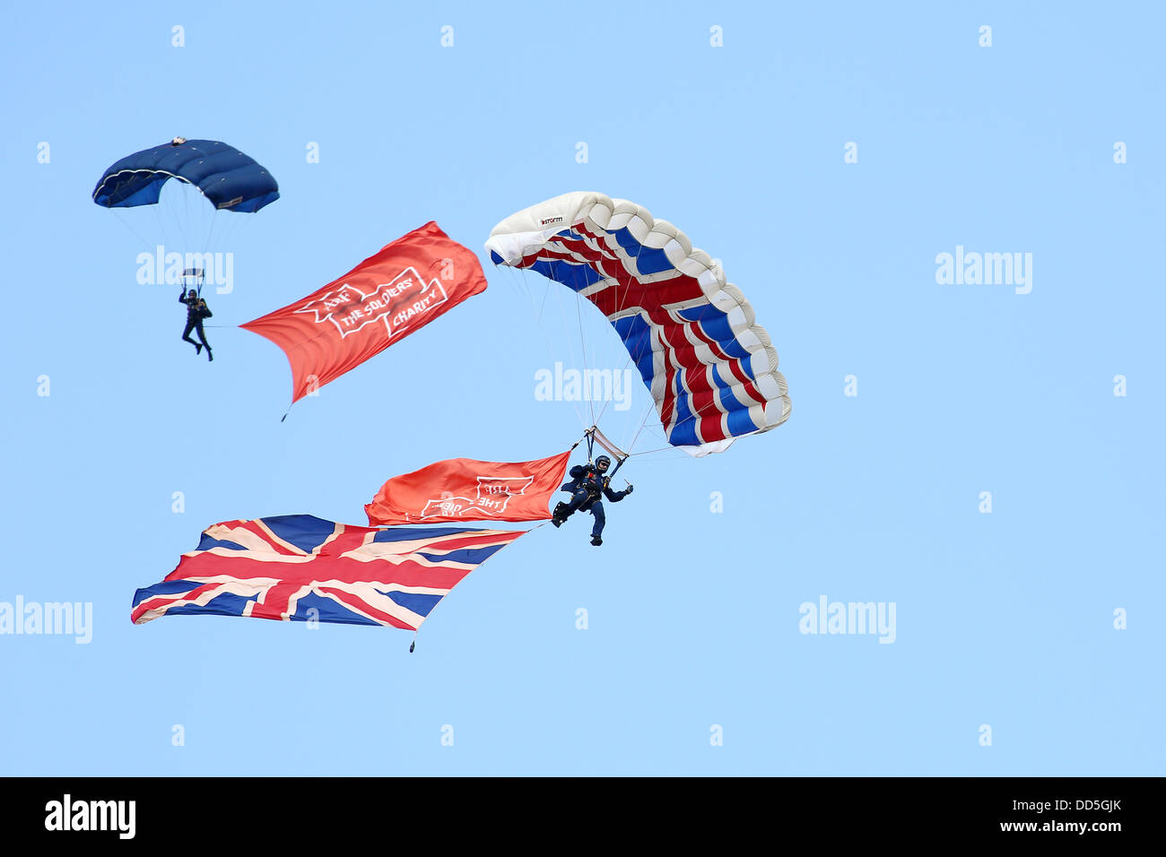 The Army Tigers Princess of Wales Royal Regiment's Parachute Display ...