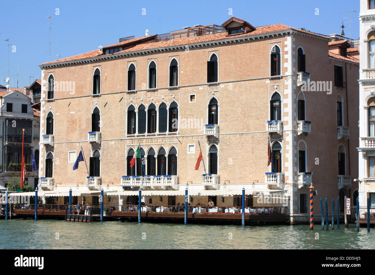 14th century venetian gothic palace hi-res stock photography and images ...