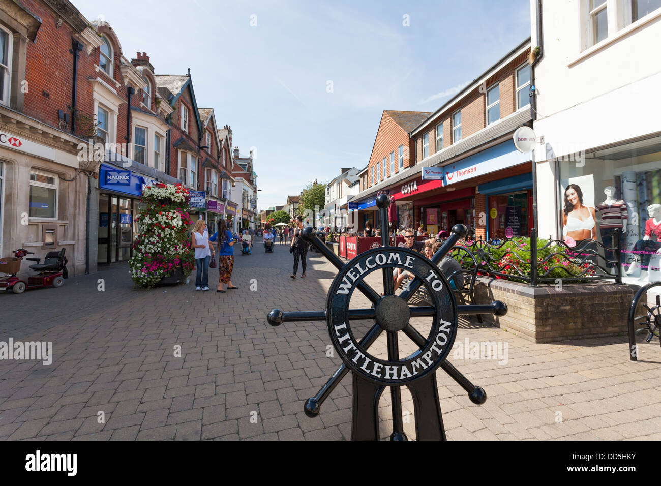 Welcome to Littlehampton ship wheel sign in town centre Stock Photo - Alamy
