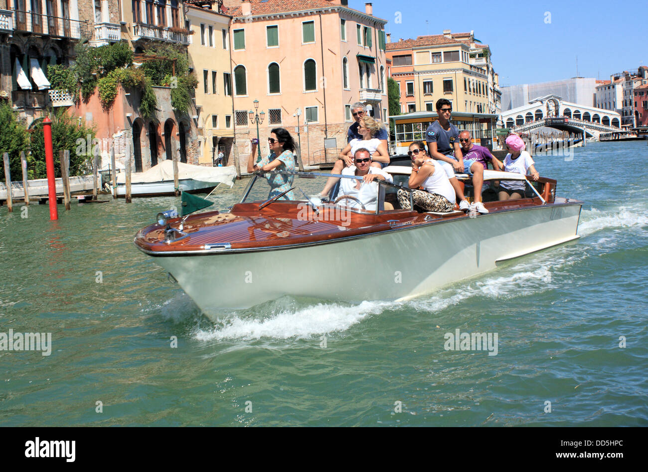 The water taxi hi-res stock photography and images - Alamy