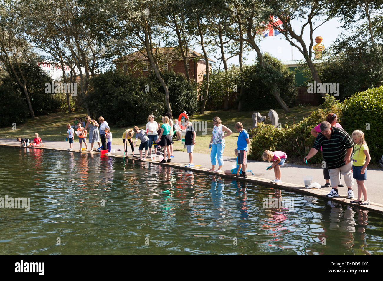 Family fun fishing hi-res stock photography and images - Alamy