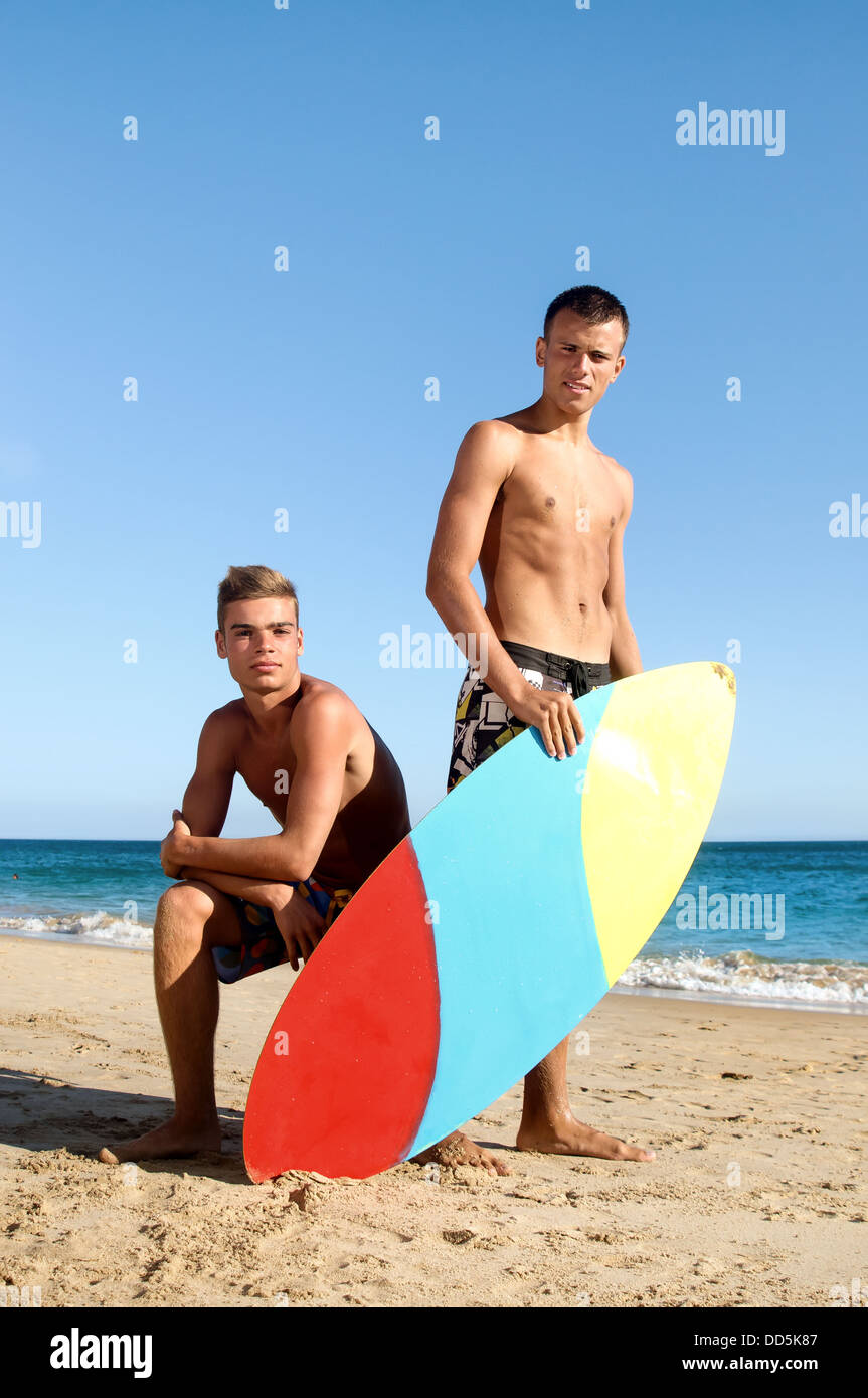 Teenage surfers hi-res stock photography and images - Alamy
