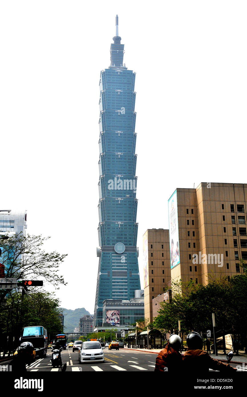 Taipei 101 building construction hi-res stock photography and images ...