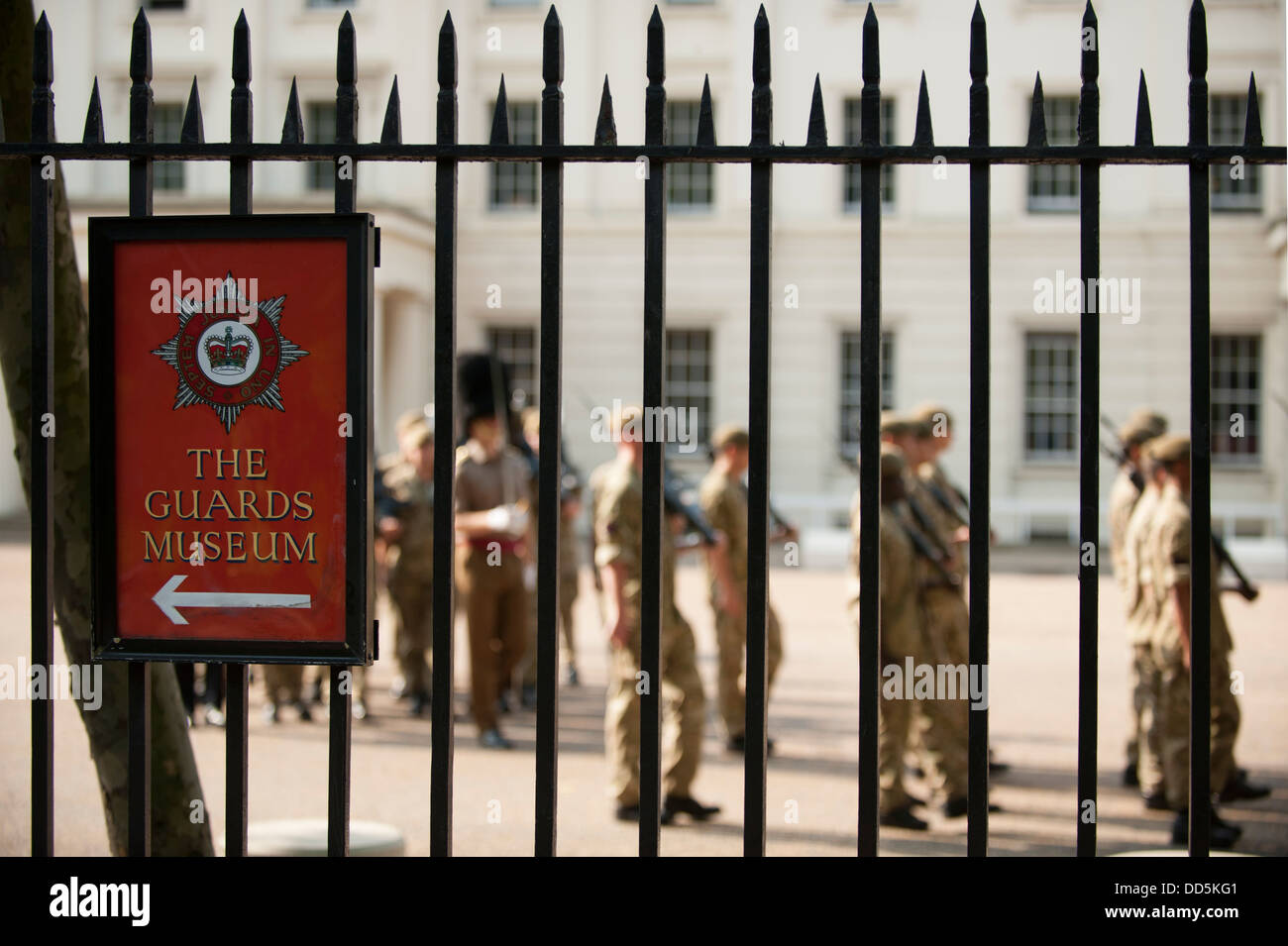 Wellington barracks in central london hi-res stock photography and ...
