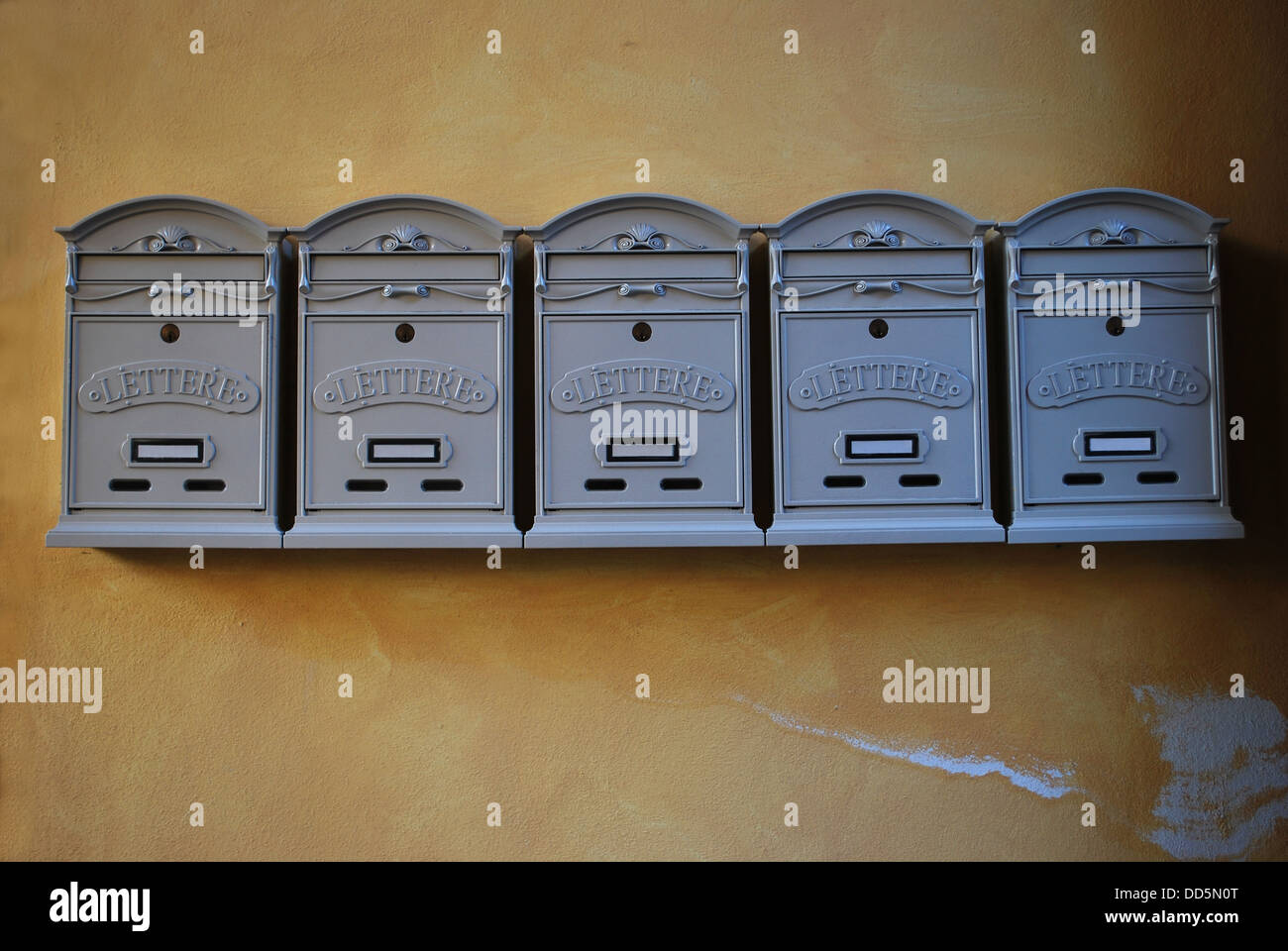 Vintage style mailboxes hi-res stock photography and images - Alamy