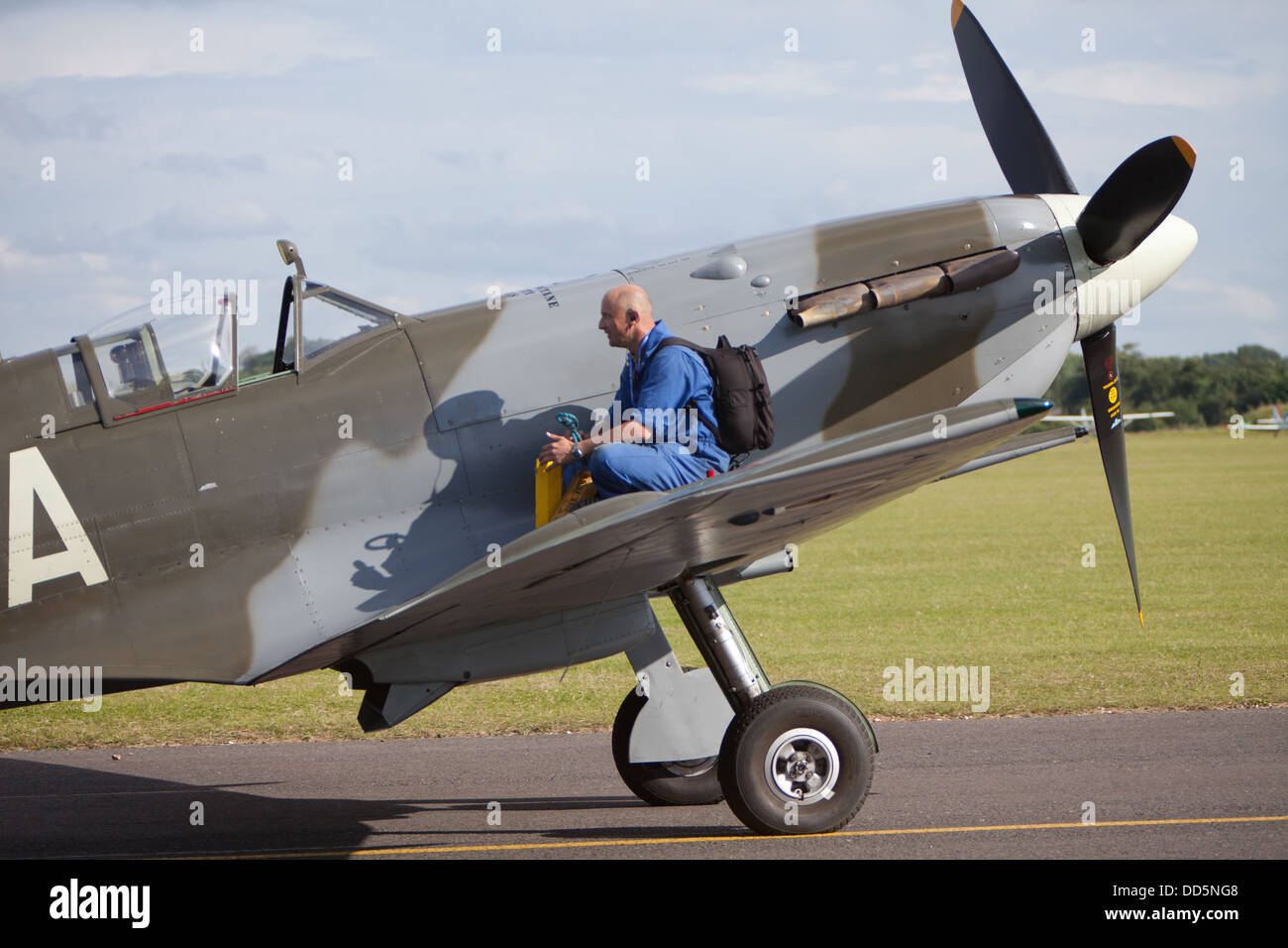 Spitfire WW11 fighter aircraft at an air display Stock Photo - Alamy