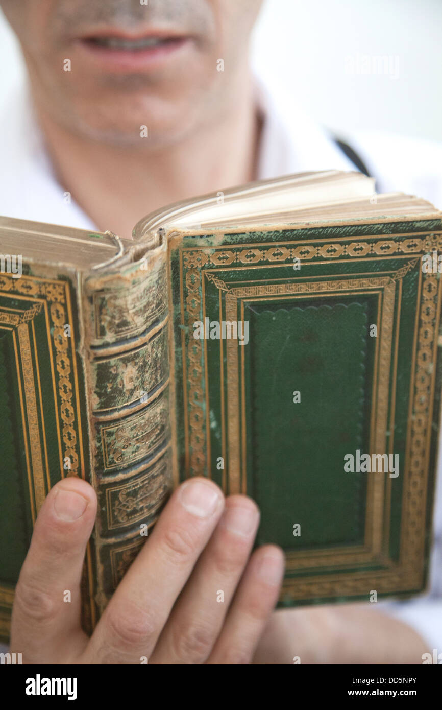 Plain book with spine hi-res stock photography and images - Alamy