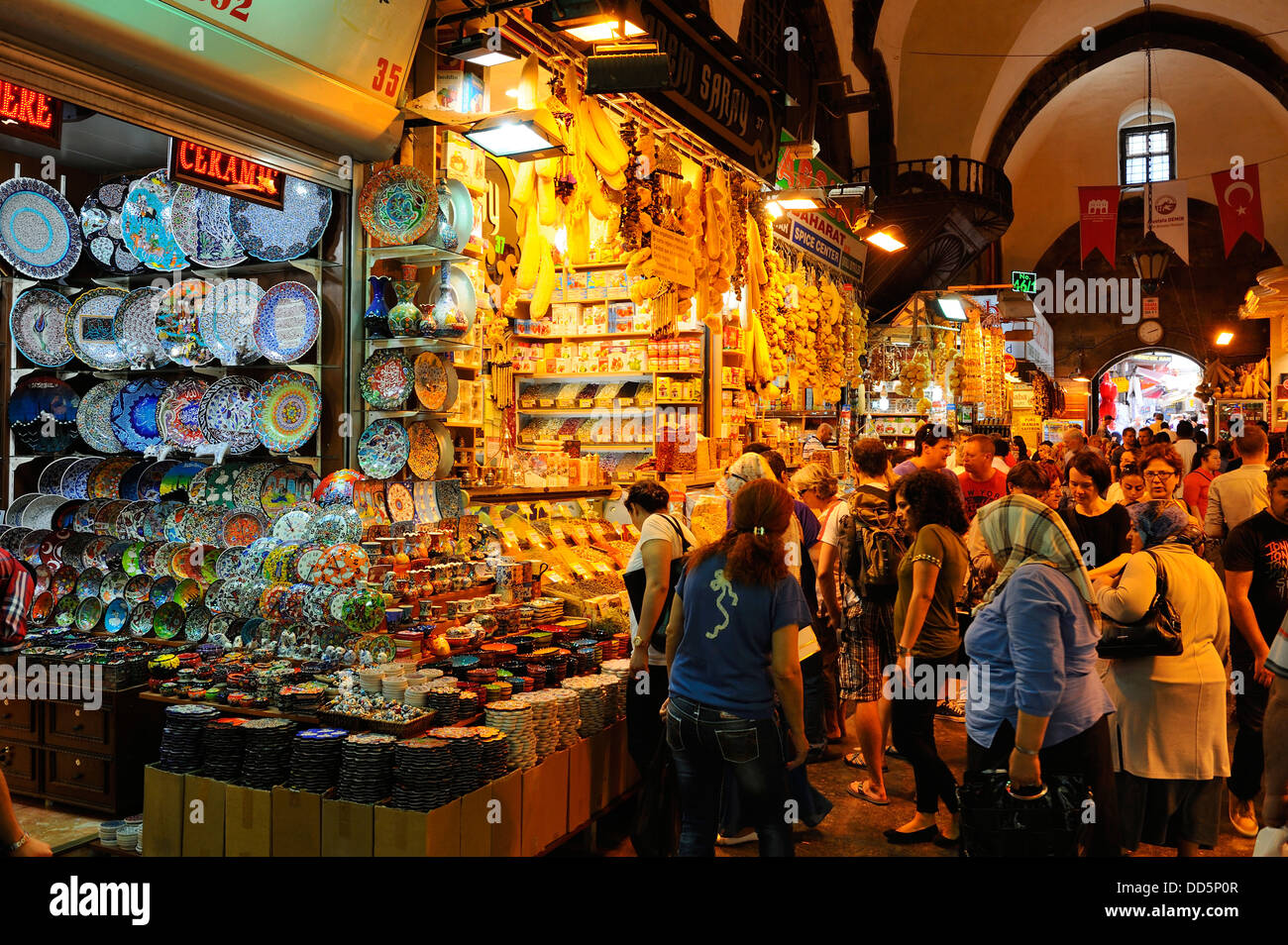 Spice market istanbul hi-res stock photography and images - Alamy
