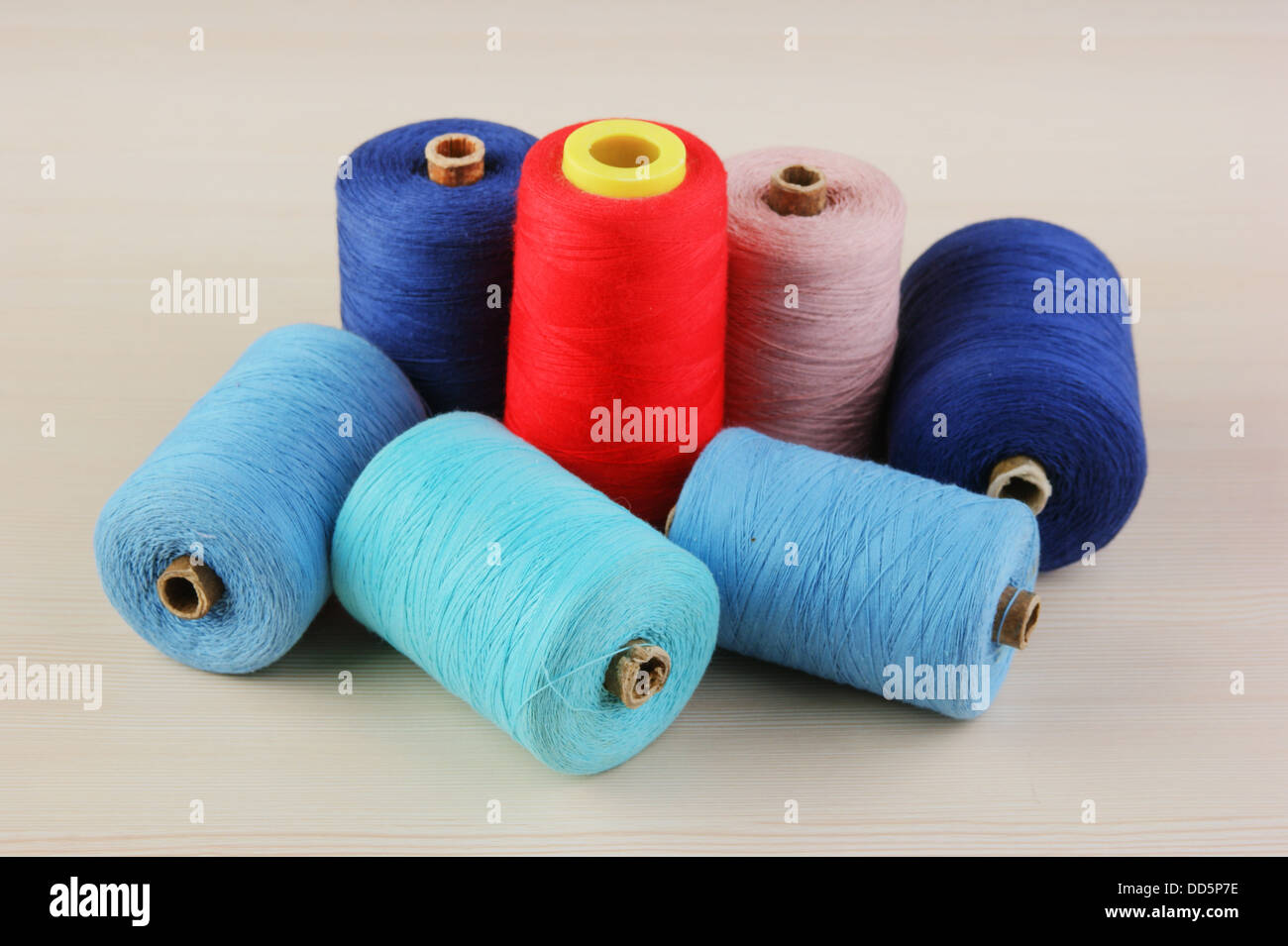 bobbin with thread on the table Stock Photo - Alamy