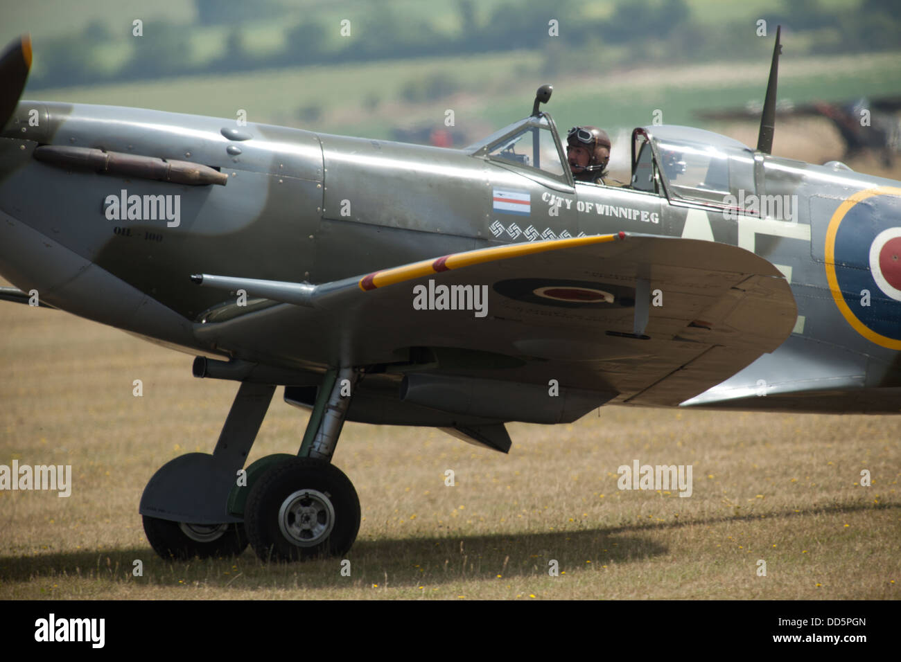 Vintage spitfire hi-res stock photography and images - Alamy
