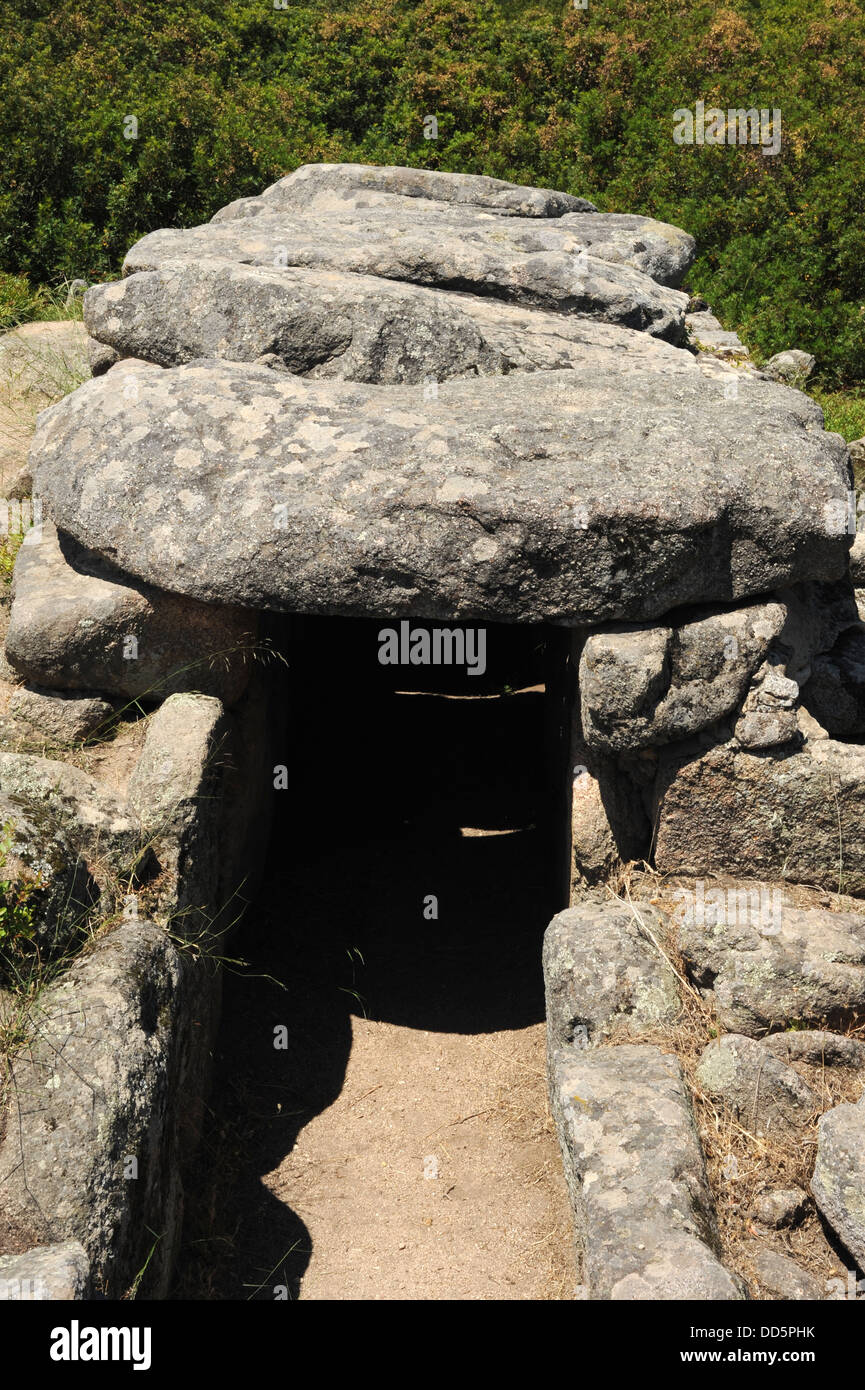 Giants tomb hi-res stock photography and images - Alamy
