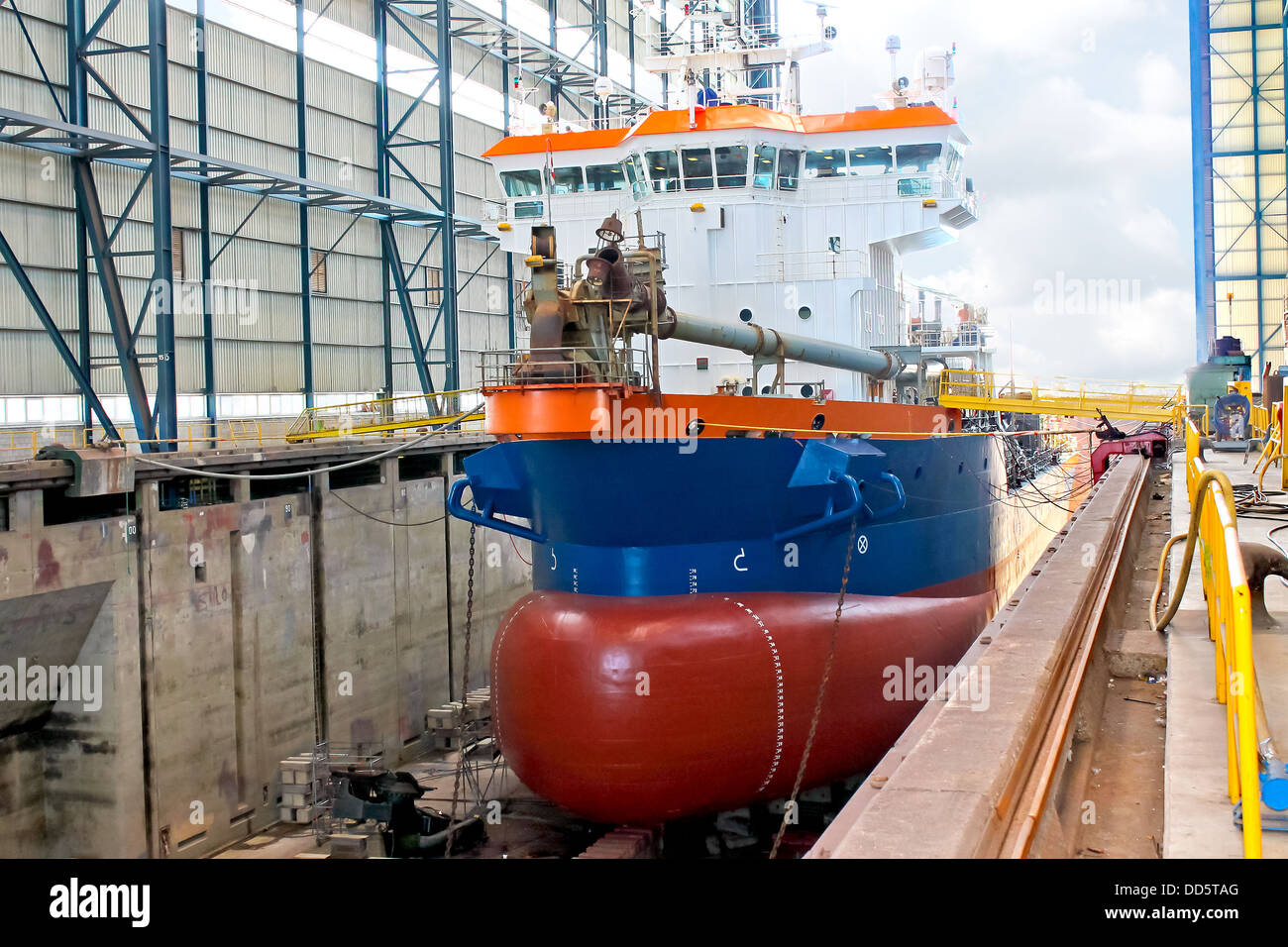 Shipyard shipbuilding shipyards shipbuilder hi-res stock photography ...