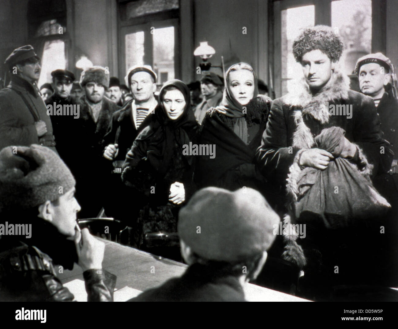 KNIGHT WITHOUT ARMOUR (1937) KNIGHT WITHOUT ARMOR (ALT) MARLENE ...